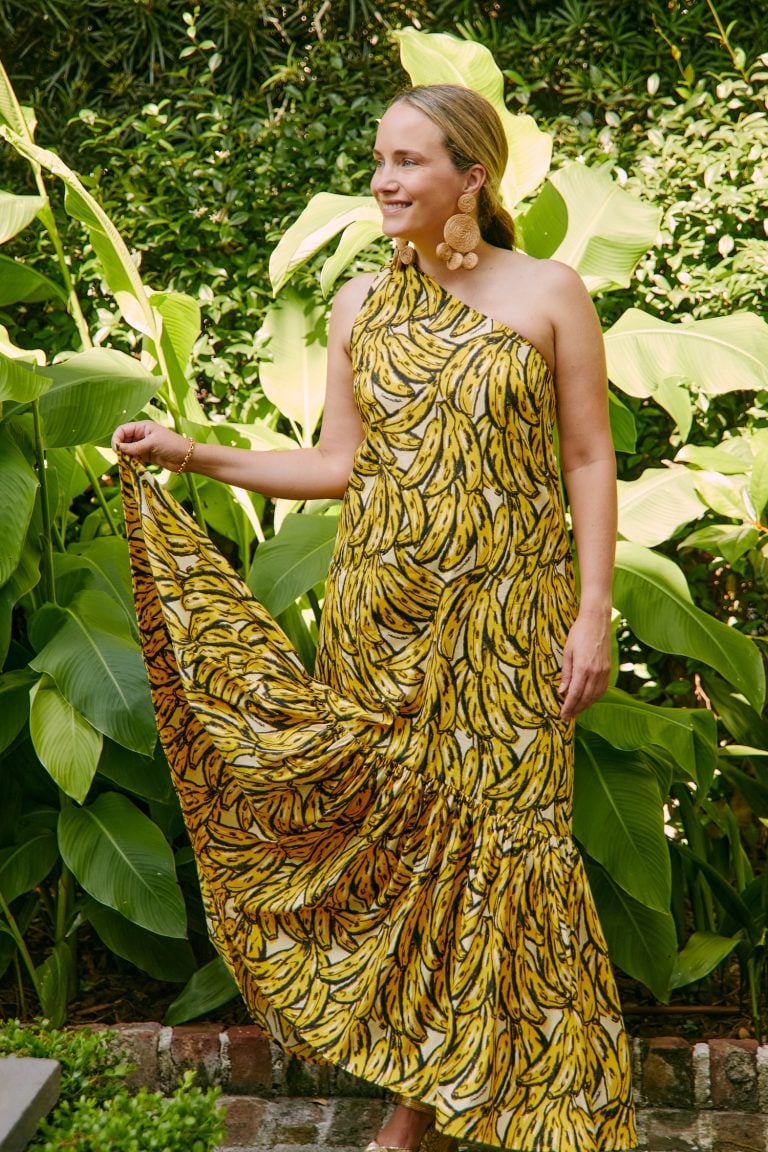 11 Yellow Outfit Ideas to Brighten Your Day - The Stripe